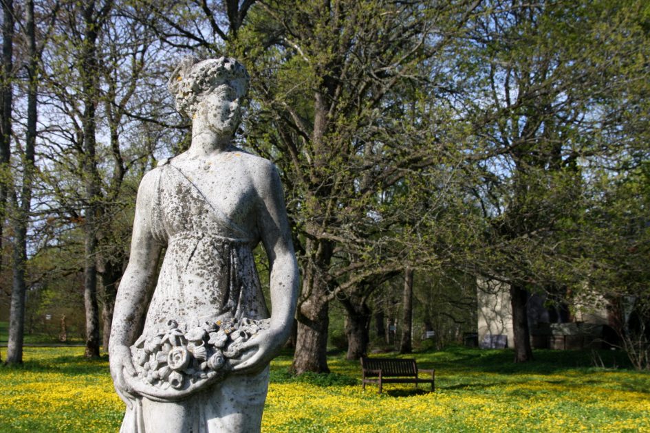 Kevätpäivä Mustion linnan puistossa - Matkablogi Mangostania