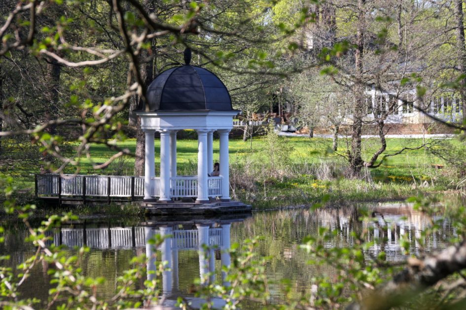 Kevätpäivä Mustion linnan puistossa - Matkablogi Mangostania